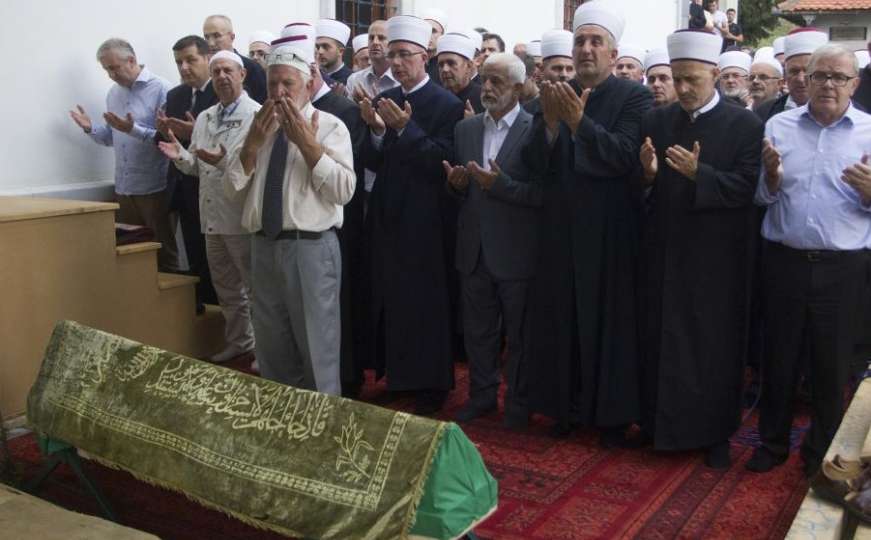 Klanjana dženaza ef. Hadžiću, jednom od komandanata odbrane Gradačca ...