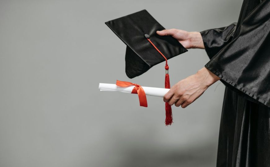 I ovo je BiH: Provjera diploma zaposlenih u državnim institucijama samo ... I ovo je BiH: Provjera diploma zaposlenih u državnim institucijama samo ...