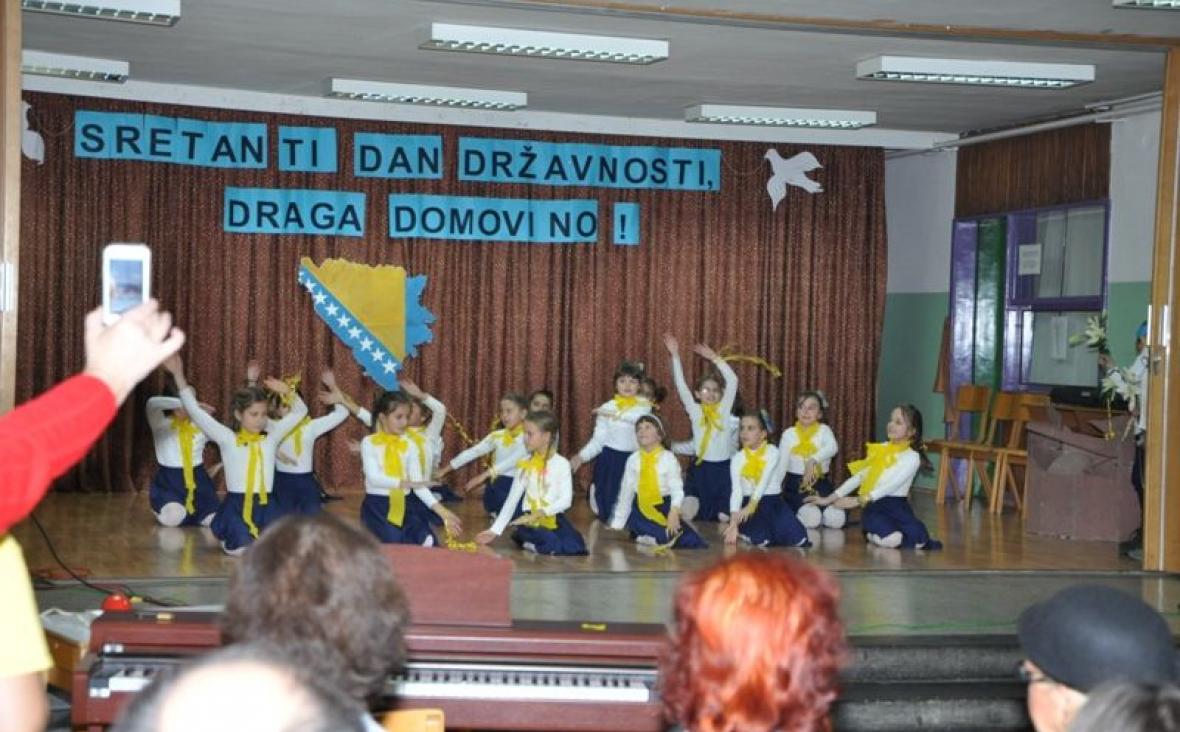 FOTO: Kako su mališani OŠ Hasan Kikić u Sarajevu obilježili Dan ...