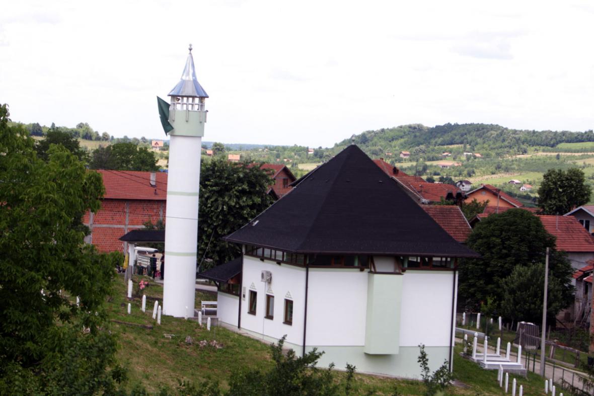 Jubilej /Petsto godina Atik džamije: Među najstarijima u BiH / Radio ...