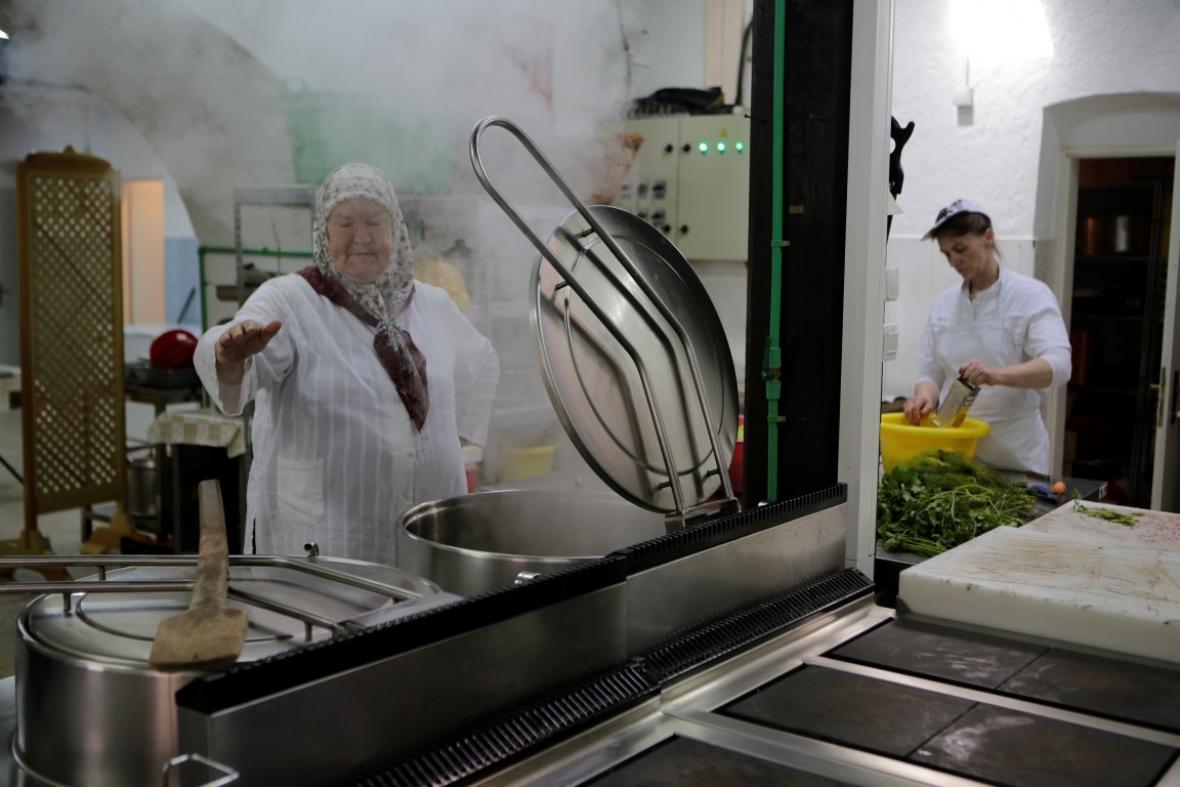 BiH /Tetka Zilha: Mislila sam da će Narodna kuhinja prestati s radom završetkom rata / Radio ...