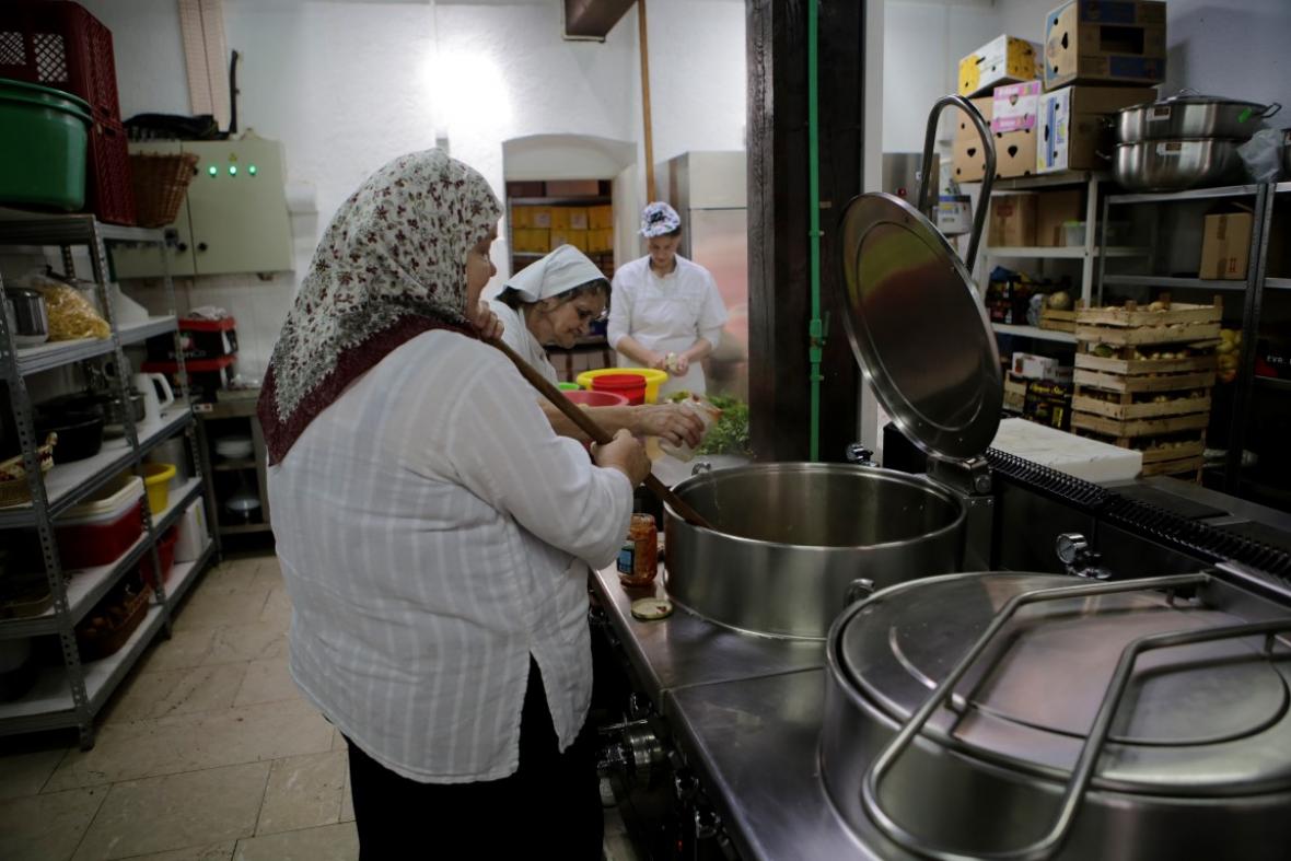 BiH /Tetka Zilha: Mislila sam da će Narodna kuhinja prestati s radom završetkom rata / Radio ...