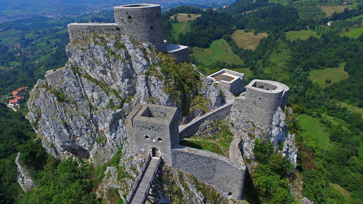 Ponosni čuvar doline /Vodimo vas u bajkoviti kameni grad Srebrenik ...