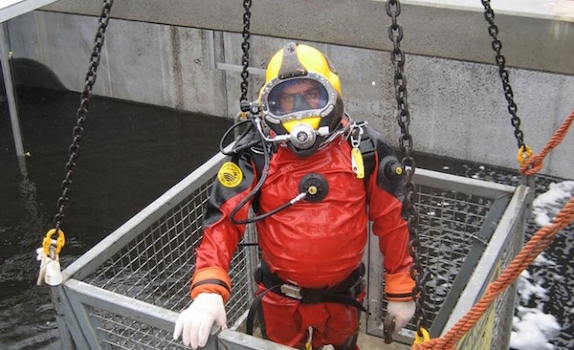 Ronilac u kanalizaciji /Je li ovo najgori posao na svijetu? / Radio ...