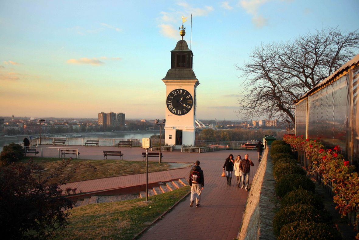 Lajoš Lukači tri decenije održava "pijani sat" na Petrovaradinskoj ...