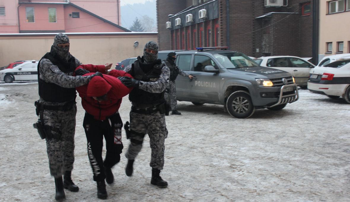 MUP TK-a /Policija u Tuzli otkrila automafiju: Četiri osobe izvršile ...