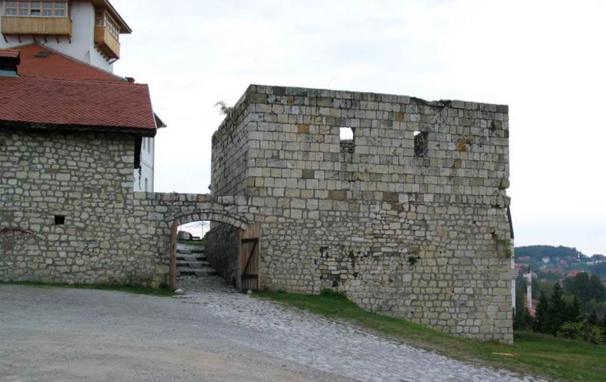 Stari grad /Kad pogledaš sa Gradačca bijele kule ulice koje odišu ...