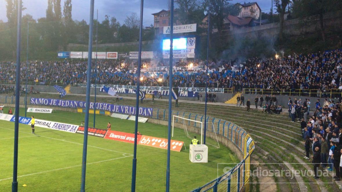 Liga 6 /Manijaci poslali jasnu poruku fudbalerima na otvaranju utakmice ...