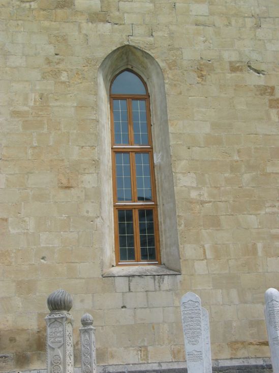 Fethija, jedna od rijetkih gotičkih džamija u BiH, nekada je bila crkva ...