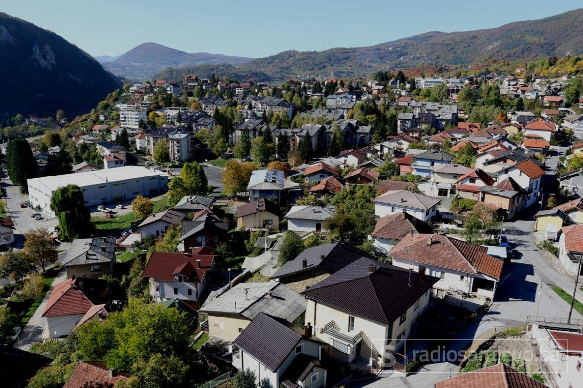 Bosanska Venecija /Brižno očuvani bedemi neosvojivog kraljevskog grada ...