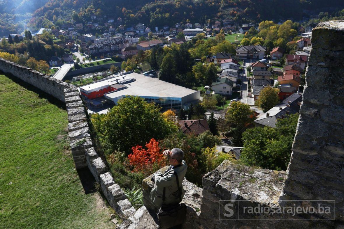 Bosanska Venecija /Brižno očuvani bedemi neosvojivog kraljevskog grada ...