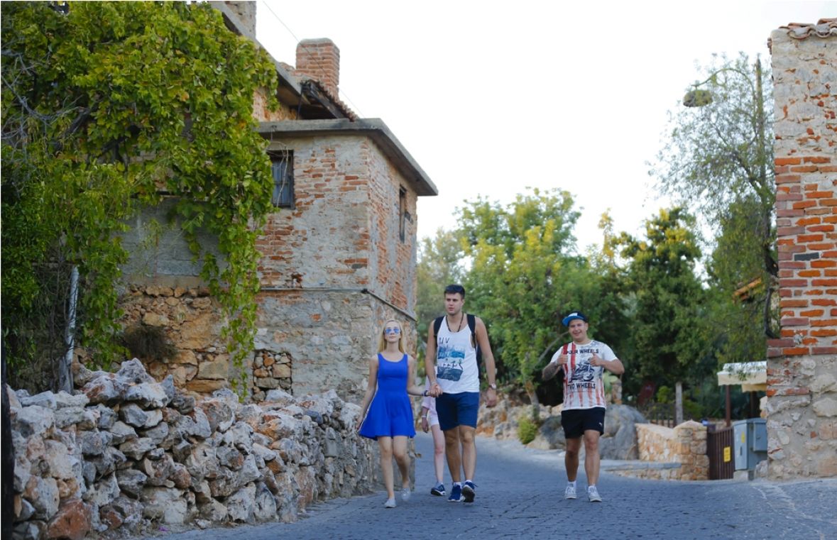 Turistička atrakcija /Alanja: Grad četiri sunčana godišnja doba / Radio ...