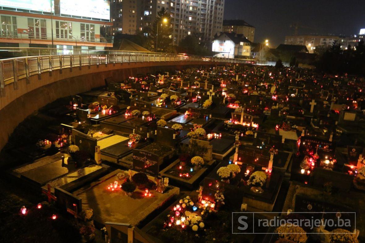 BiH /Praznik "Svi sveti" u Sarajevu: Vječna počivališta okupana ...