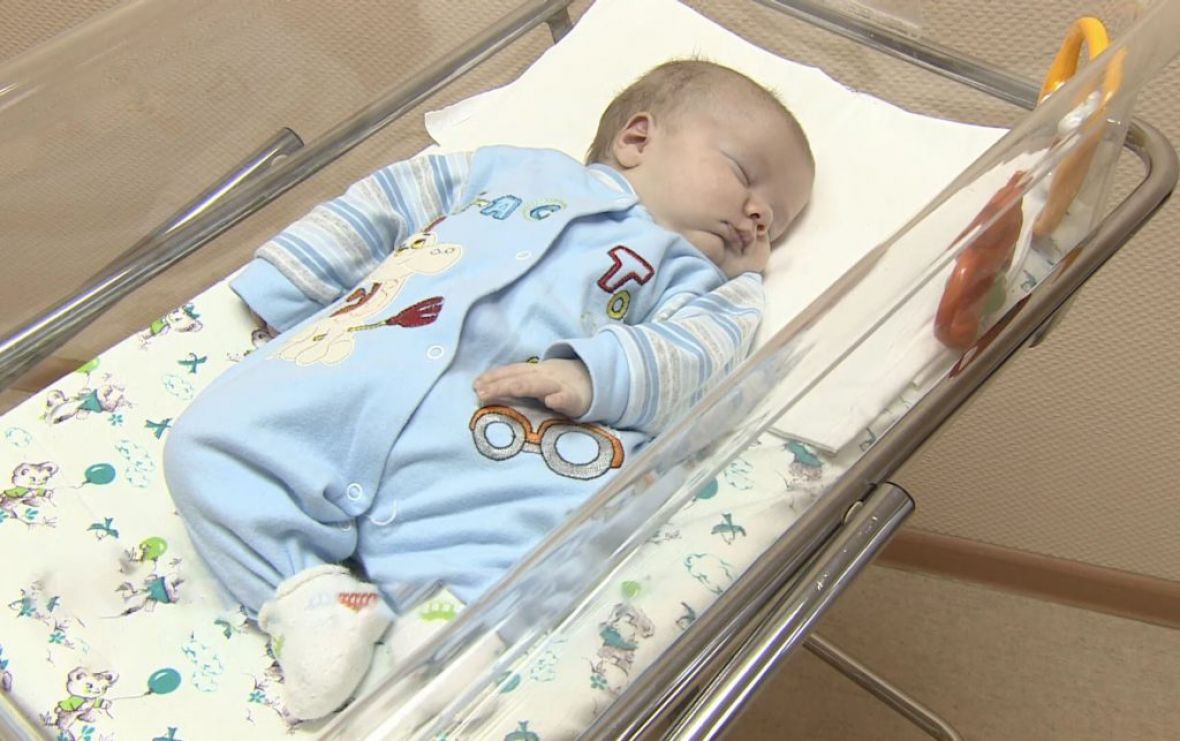 Rusija /Mačka Masha spasila ostavljenu bebu od smrzavanja, grijala je ...