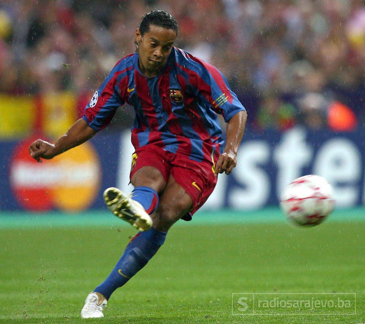 R10 /Zbogom Ronaldinho: Najpoznatiji osmijeh i čarolija fudbala / Radio ...