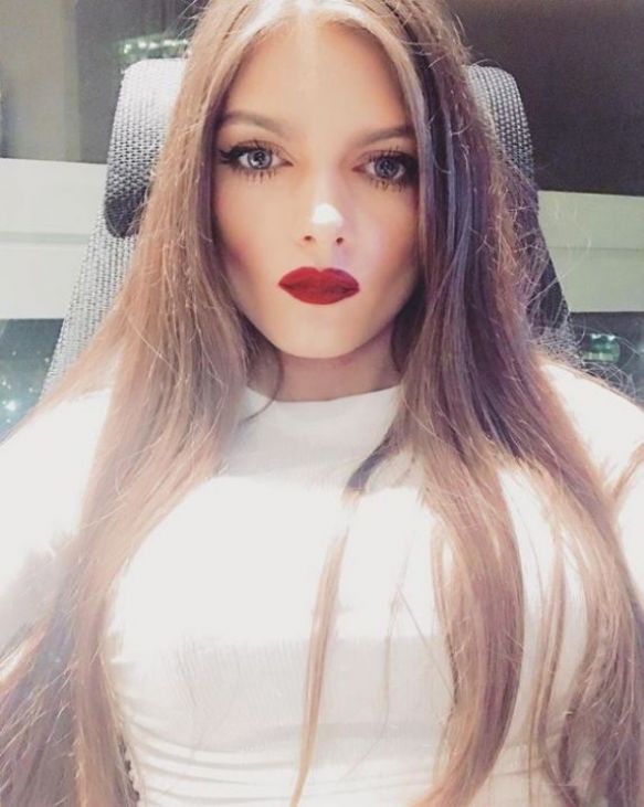 V. Britanija /Manekenka Emma Hulse tvrdi: Dobila sam otkaz jer sam ...