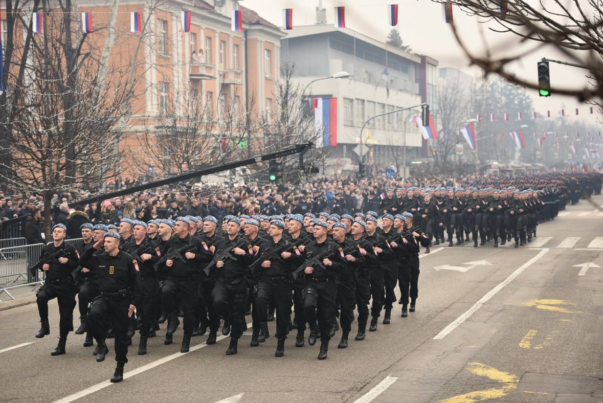 MUP RS planira podijeliti oružje za 1.400 rezervista? - Radiosarajevo.ba