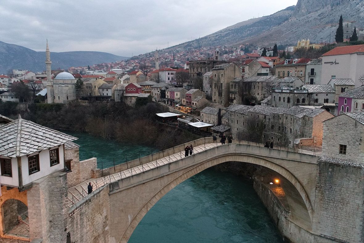 Mostar /Stari most iz zraka: Turisti i tokom zime uživaju u ljepotama ...