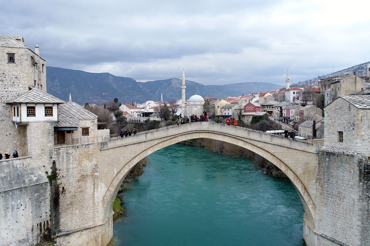 Mostar /Stari most iz zraka: Turisti i tokom zime uživaju u ljepotama ...