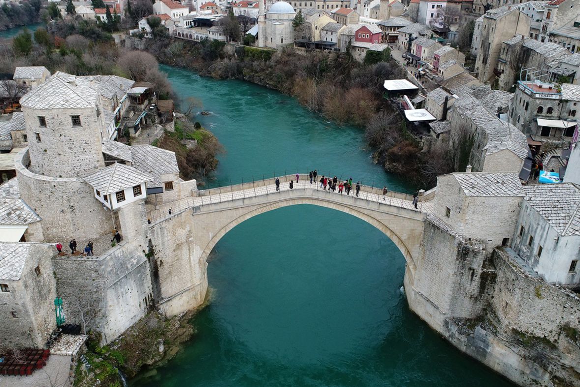 Mostar /Stari most iz zraka: Turisti i tokom zime uživaju u ljepotama ...