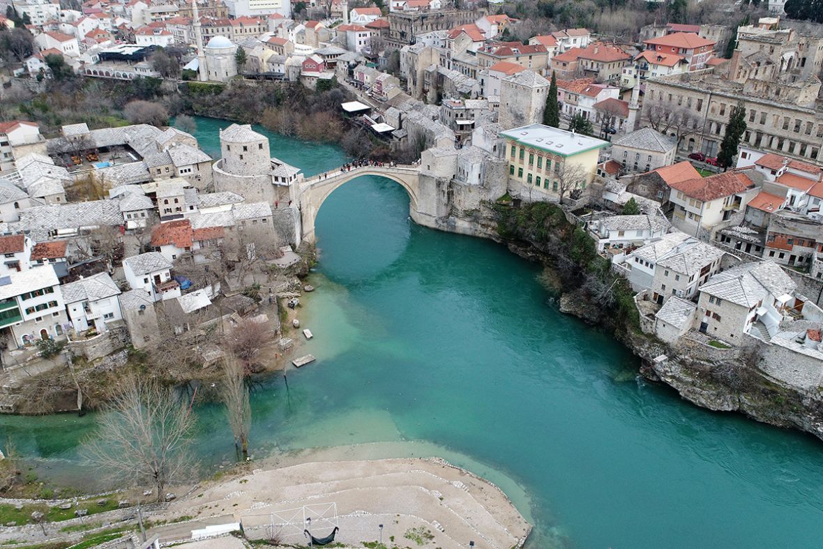 Mostar /Stari most iz zraka: Turisti i tokom zime uživaju u ljepotama ...