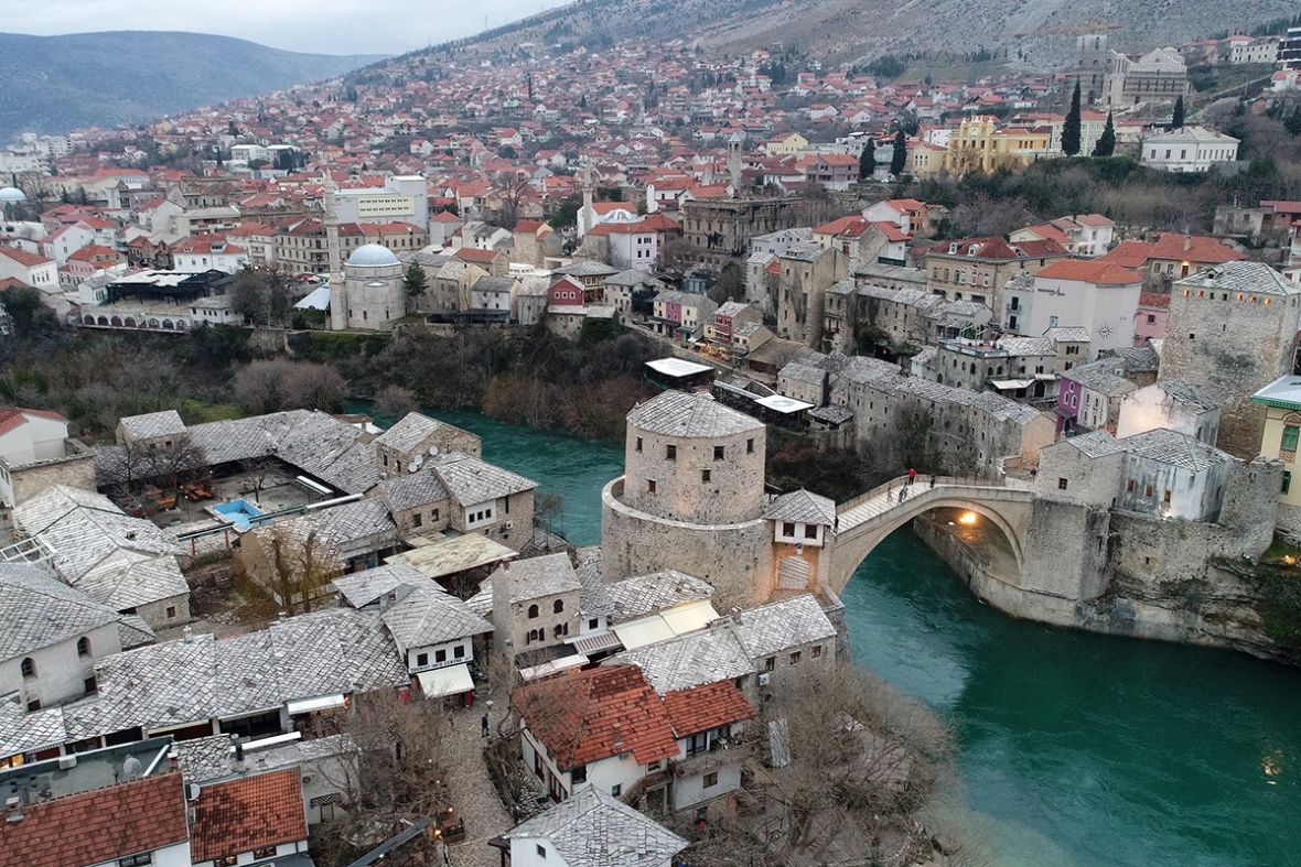Mostar /Stari most iz zraka: Turisti i tokom zime uživaju u ljepotama ...