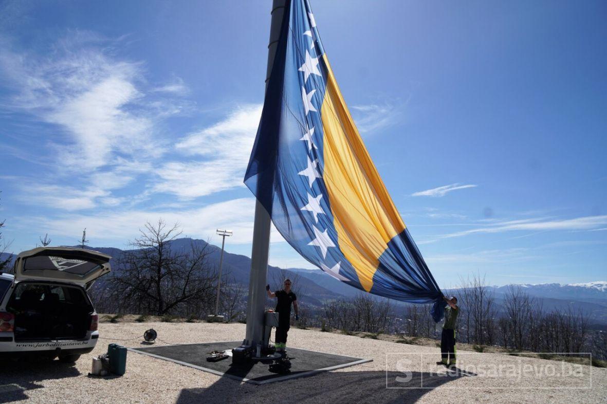 Sarajevo /Postavljena nova zastava na brdu Hum / Radio Sarajevo
