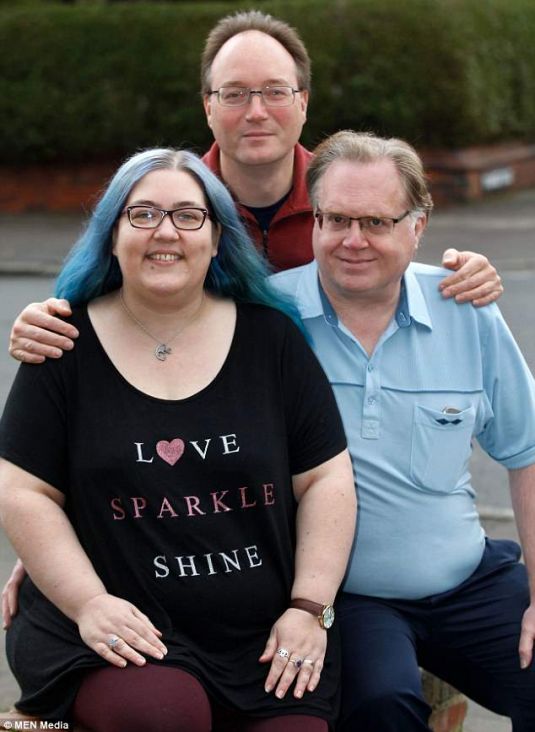 V. Britanija /Mary Crumpton: Živim s mužem i zaručnikom, a imam i dva ...