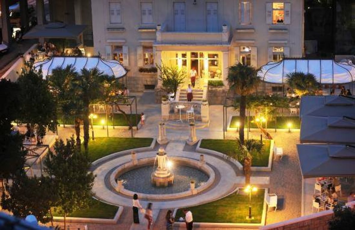 Drugi pišu /Split: Restoran zatvoren pred sezonu jer u njemu nema ko ...