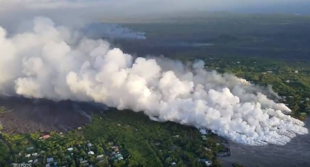 SAD /Nevjerovatni snimci sa Havaja: Lava stigla do okeana / Radio Sarajevo