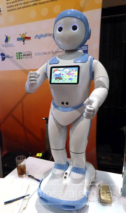 "iPal" / Kineski robot-učitelj čuva najmanju djecu / Radio Sarajevo