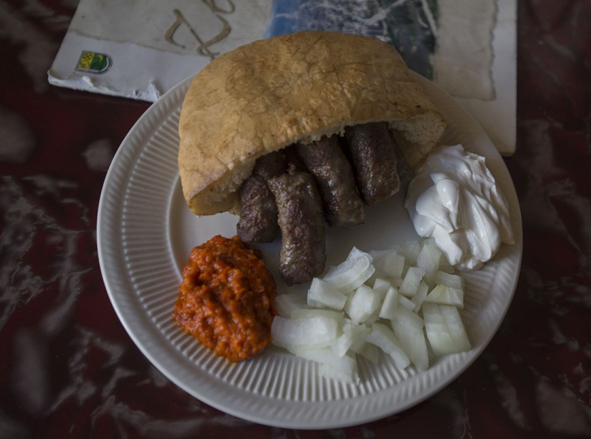 Reportaža /Bosanski restoran oduševljava stanovnike Vancouvera / Radio ...