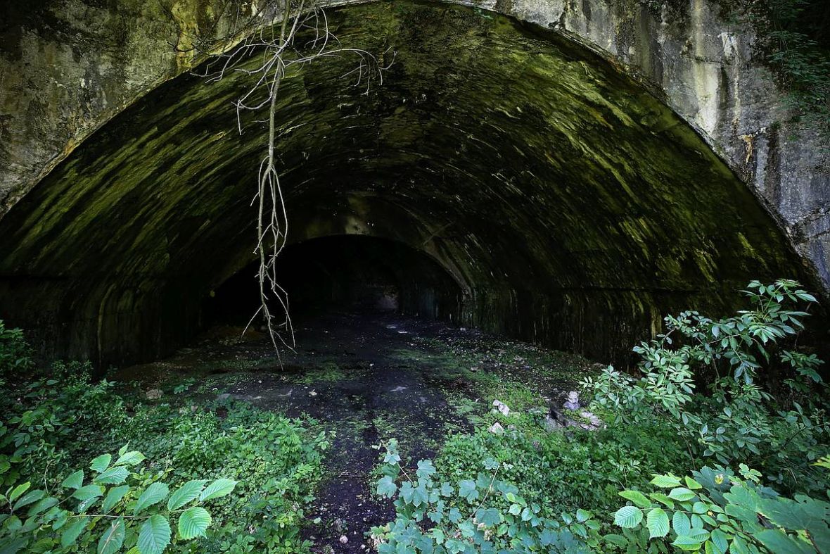 Bihać /Željava: Grandiozno jugoslovensko vojno zdanje prepušteno ...