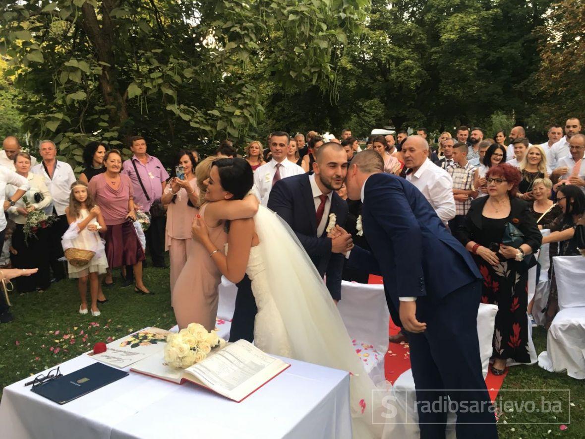 Detalji sa svadbe poznate TV voditeljice iz BiH koja je sve oduševila ...