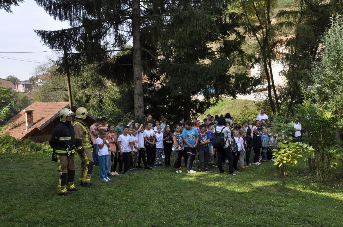 DVD Vratnik /Uspješno izvedena vatrogasna vježba u OŠ "Vrhbosna ...