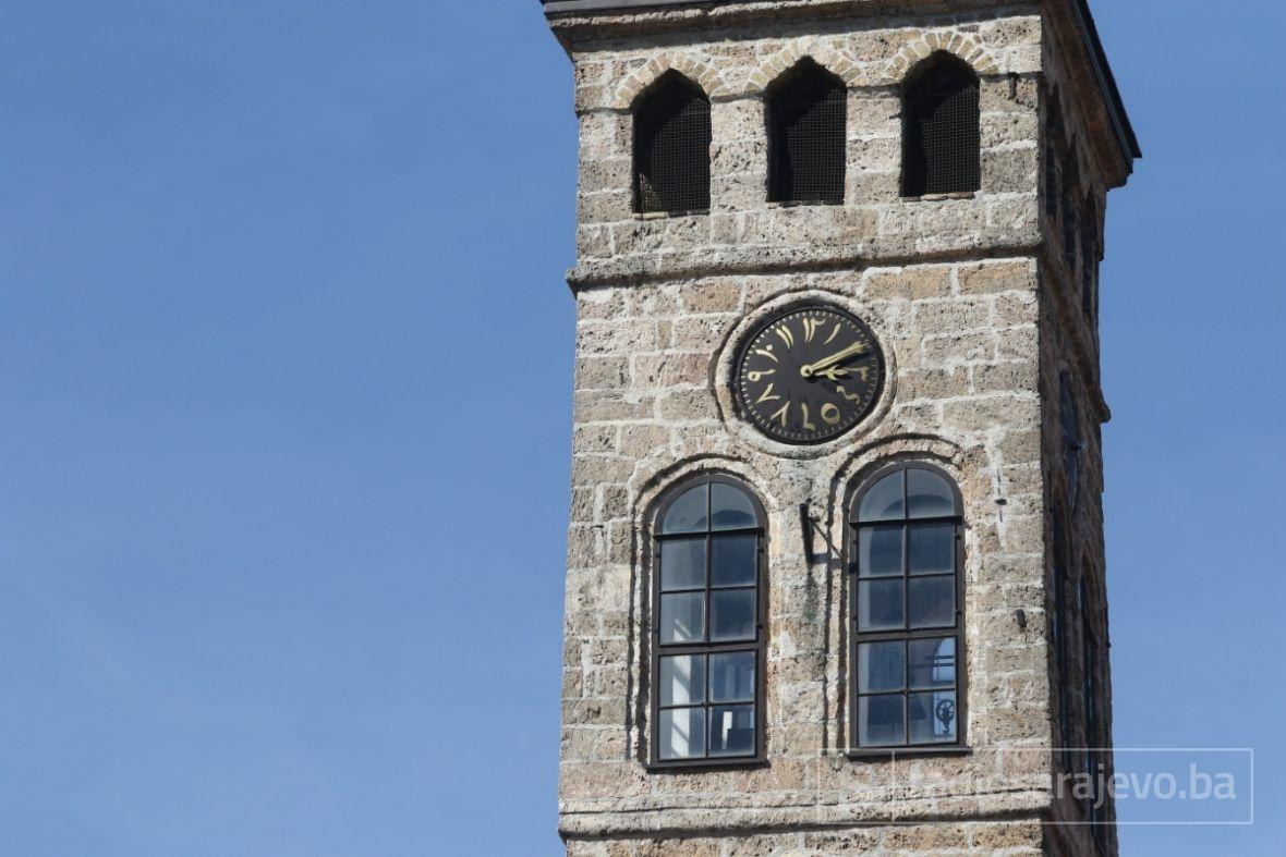 Historija /Priča o Sahat-kuli: Sarajevska ljepotica koja otkucava ...