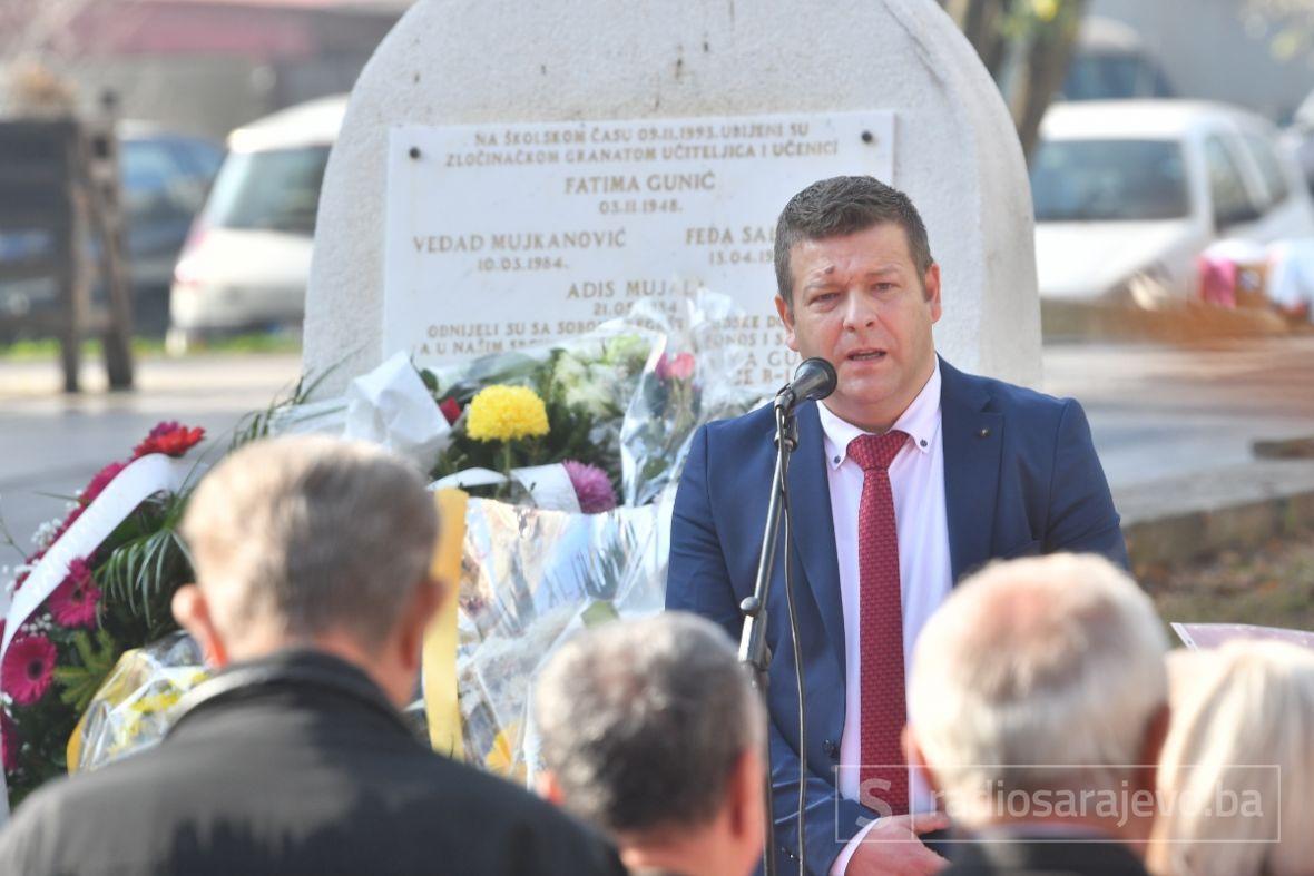 Sjećanje /Ubijeni s olovkama u ruci: Dan kada su poginuli Fatima Gunić ...