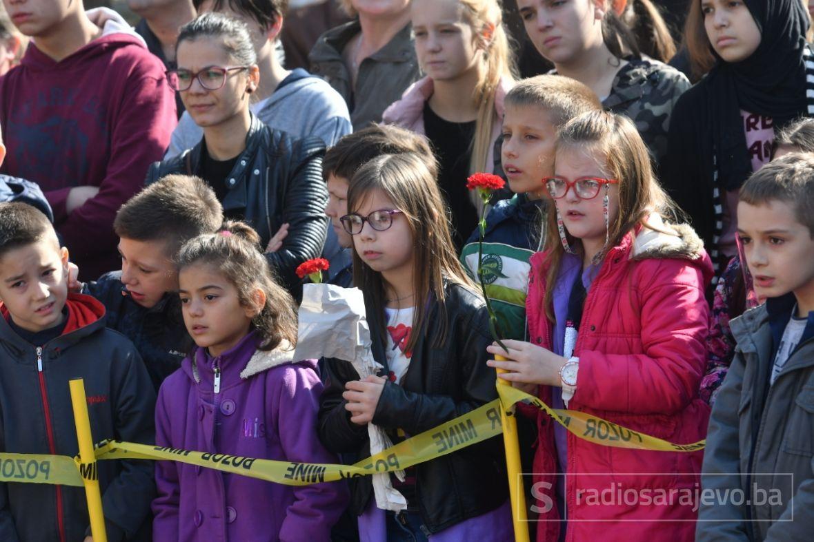Sjećanje /Ubijeni s olovkama u ruci: Dan kada su poginuli Fatima Gunić ...
