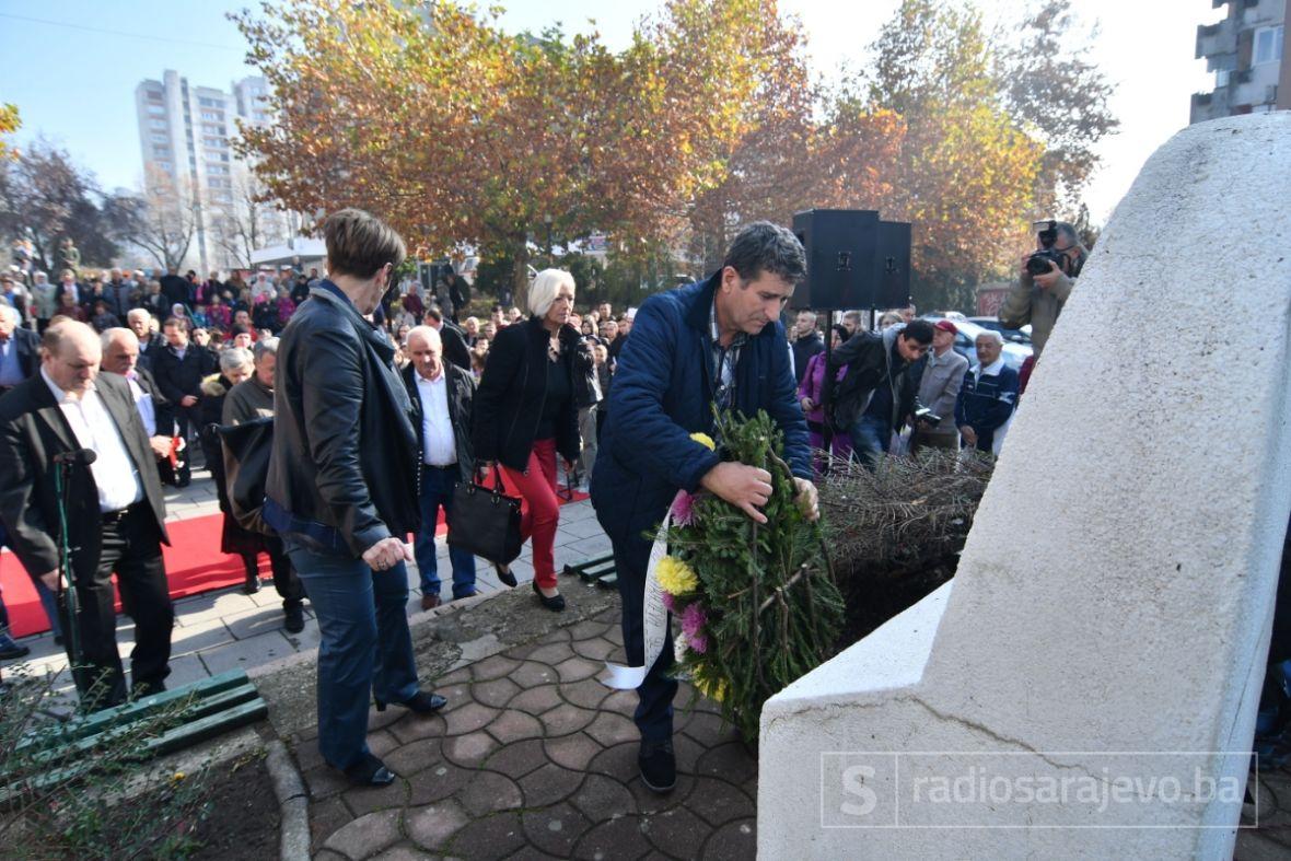 Sjećanje /Ubijeni s olovkama u ruci: Dan kada su poginuli Fatima Gunić ...
