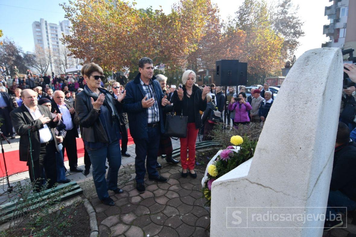 Sjećanje /Ubijeni s olovkama u ruci: Dan kada su poginuli Fatima Gunić ...