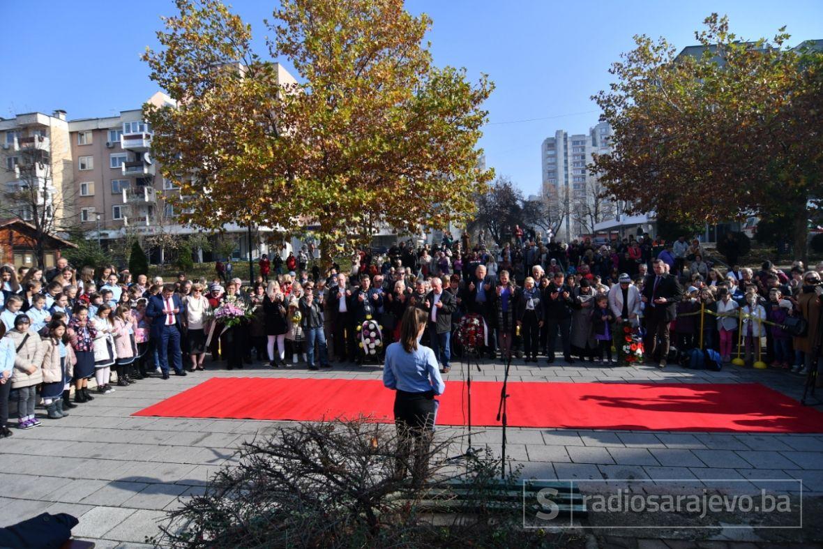 Sjećanje /Ubijeni s olovkama u ruci: Dan kada su poginuli Fatima Gunić ...