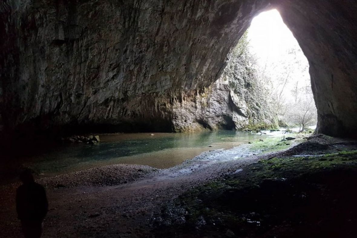Ljepote BiH /Dabarska pećina prirodni je fenomen i privlači sve više ...