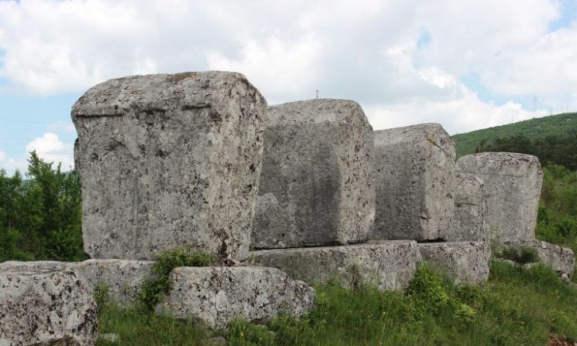 BiH /Stećci na Ričini kod Posušja proglašeni nacionalnim spomenikom ...
