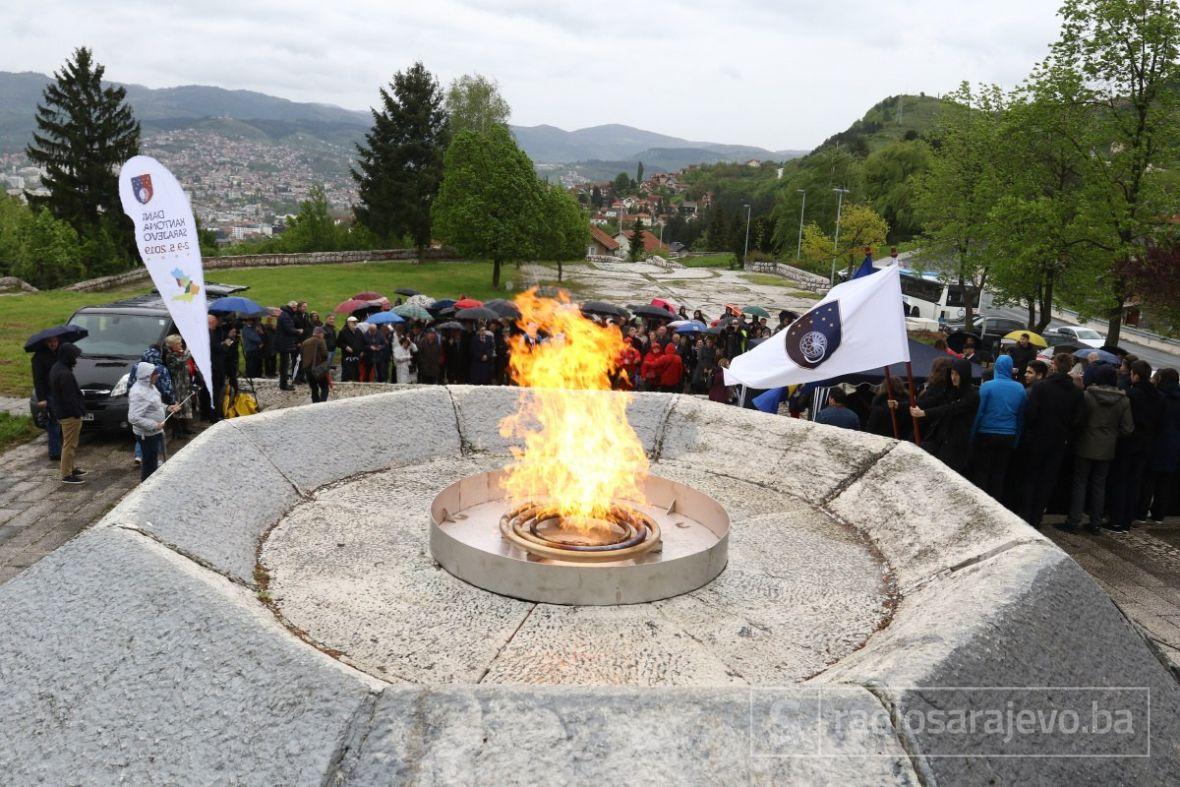 Vraca /Nakon 27 godina: Nad Sarajevom ponovo plamti Vječna vatra ...