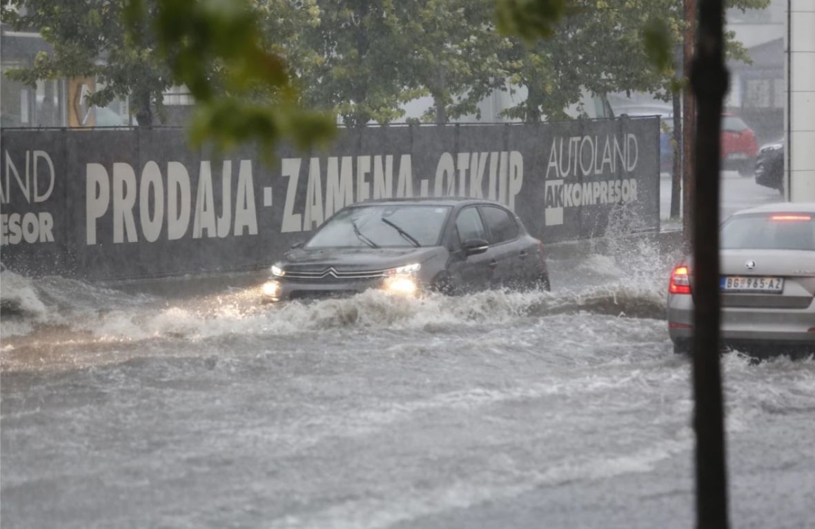Oluja /Novi snimci kataklizme u Beogradu: Ovo glavni grad Srbije nije ...