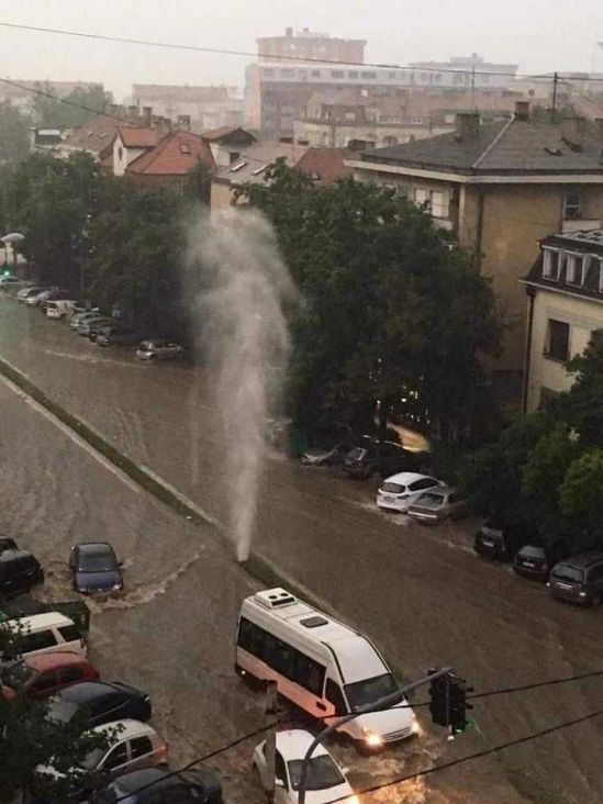! /Poplavljeni vrtići, izlivena kanalizacija: Beograd i dalje pod vodom ...