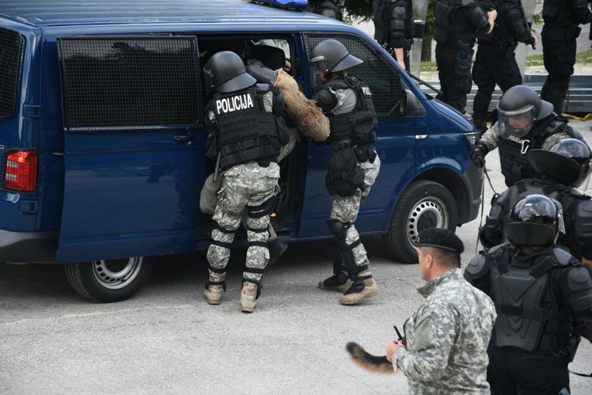 Foto /MUP KS-a imao vježbu: Pogledajte "sukob" sarajevske policije i ...