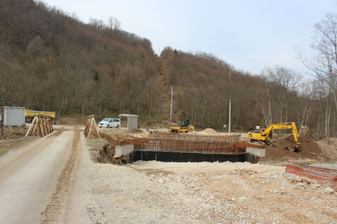 ! /Trnovo postalo veliko gradilište: Grade se putevi, kanalizaciona ...