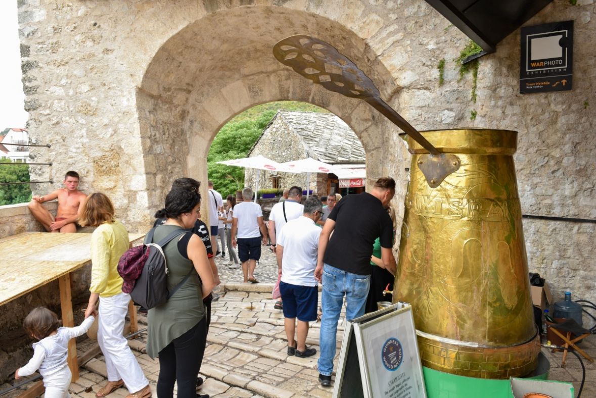 Mostar /Jubilej: 15 godina Vispakove najveće džezve na svijetu / Radio ...