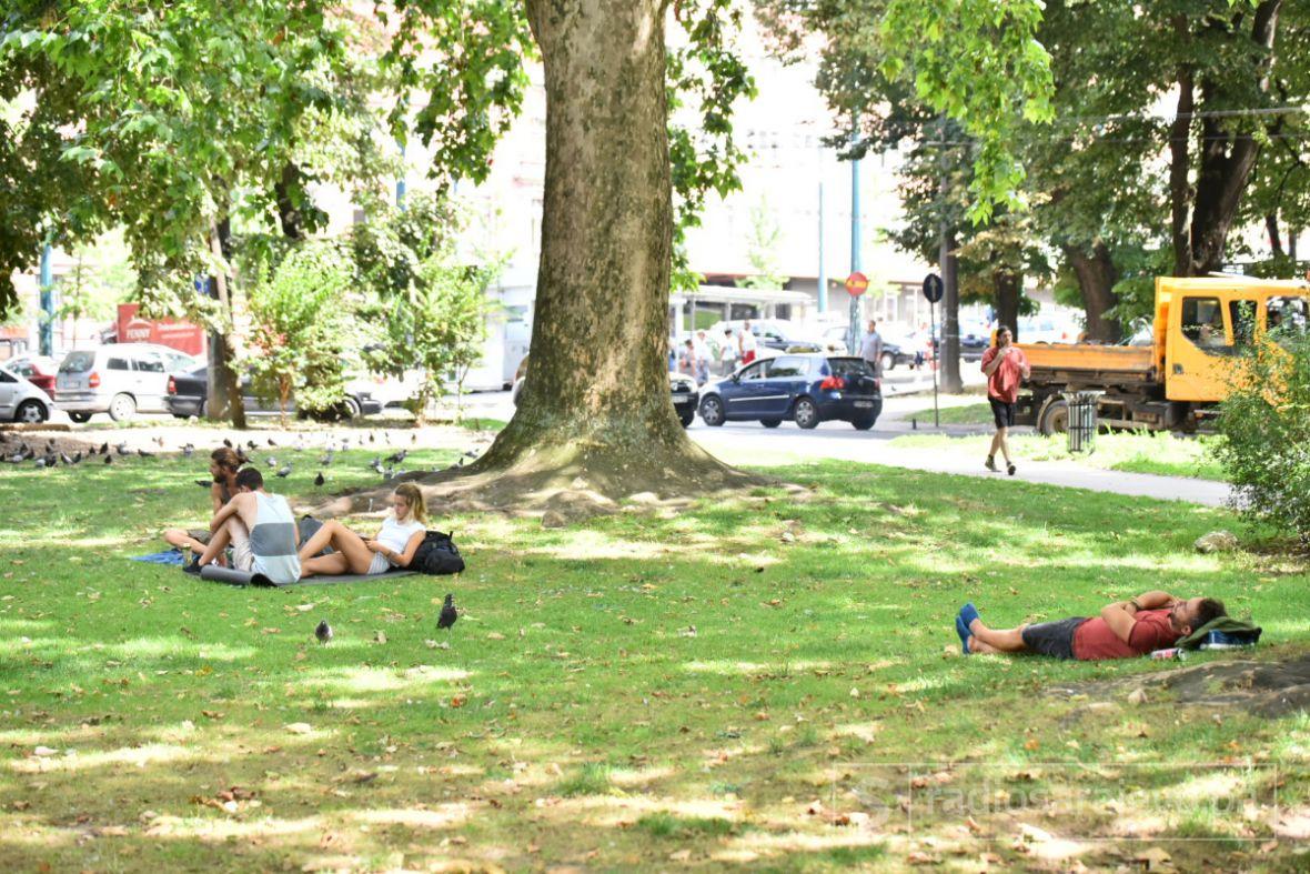 Foto /Park At Mejdan još ljepši: Istaknut grb Grada Sarajeva / Radio ...